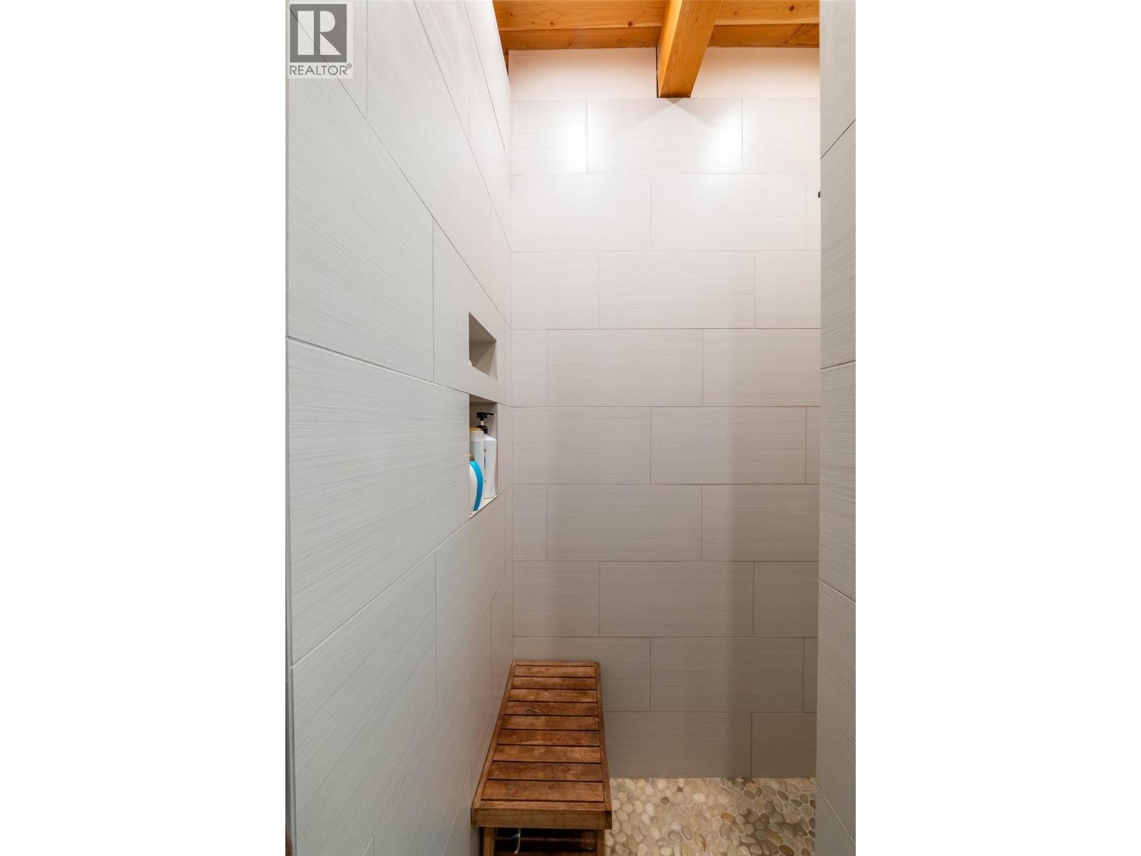 8774 6 Highway - Salmo, British Columbia House, 3 Bedrooms - Royal LePage