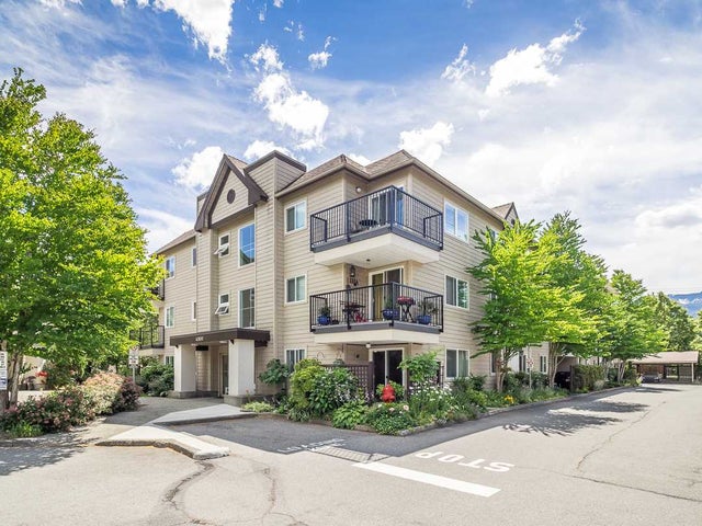 A106 40100 WILLOW CRESCENT - Squamish Apartment/Condo, 2 Bedrooms ...